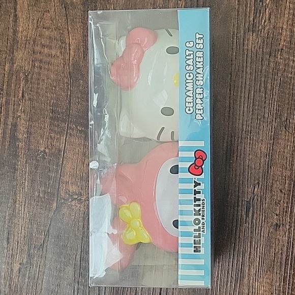Hello Kitty | Kitchen | Hello Kitty And My Melody Salt And Pepper ...